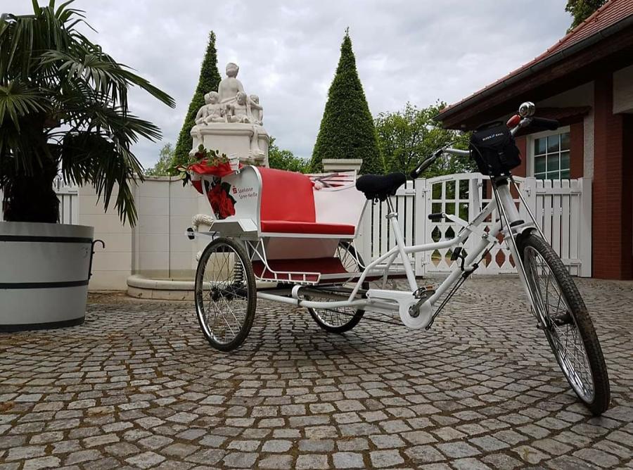 Ostdeutscher Rosengarten Forst (Lausitz) - Mit der Rikscha durch den Park